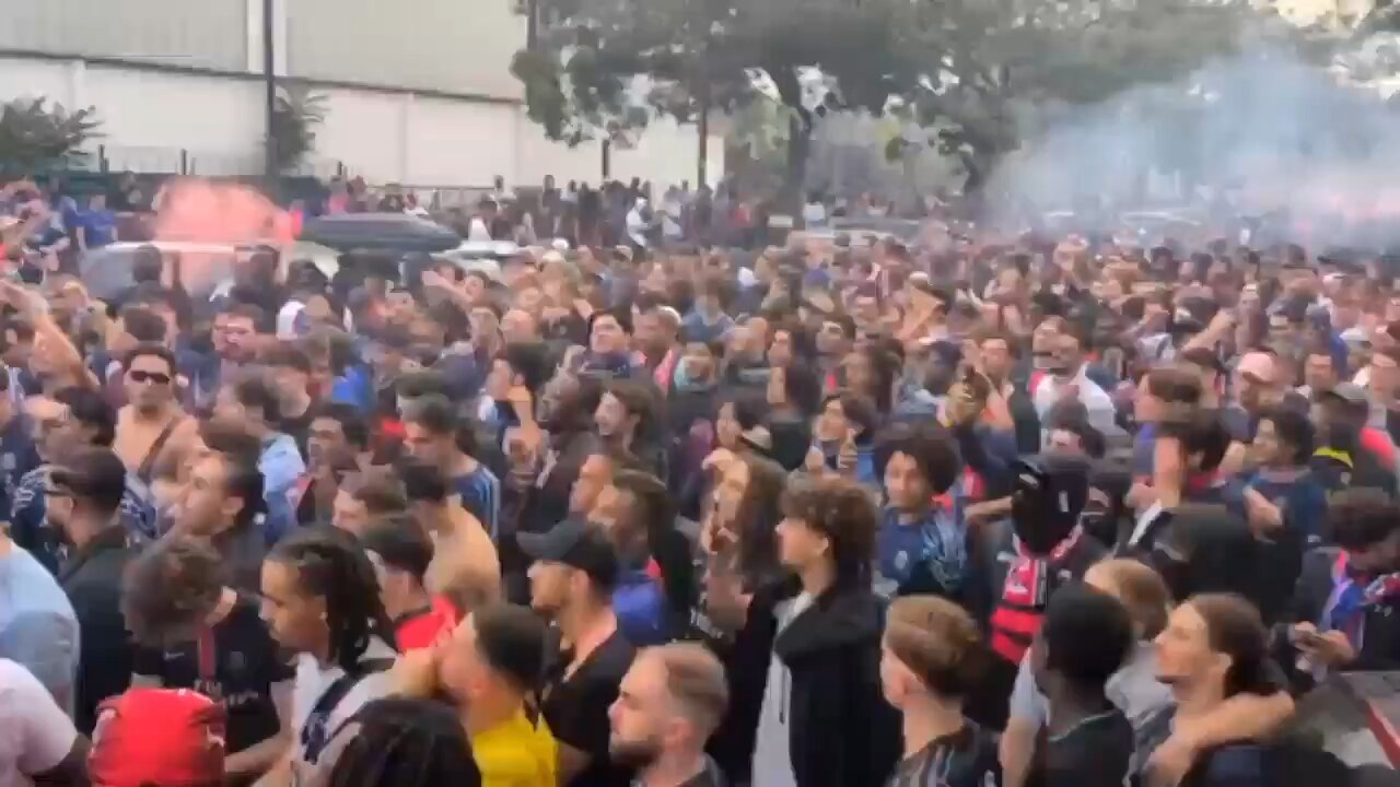 Muslim and Progressive fans of Paris Saint-Germain (PSG) soccer ...