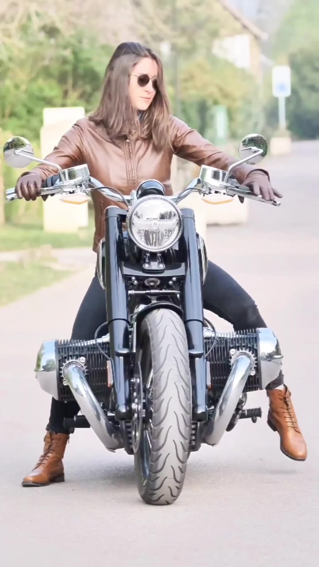 ENGINE KICK! BMW R18 By elene_lac