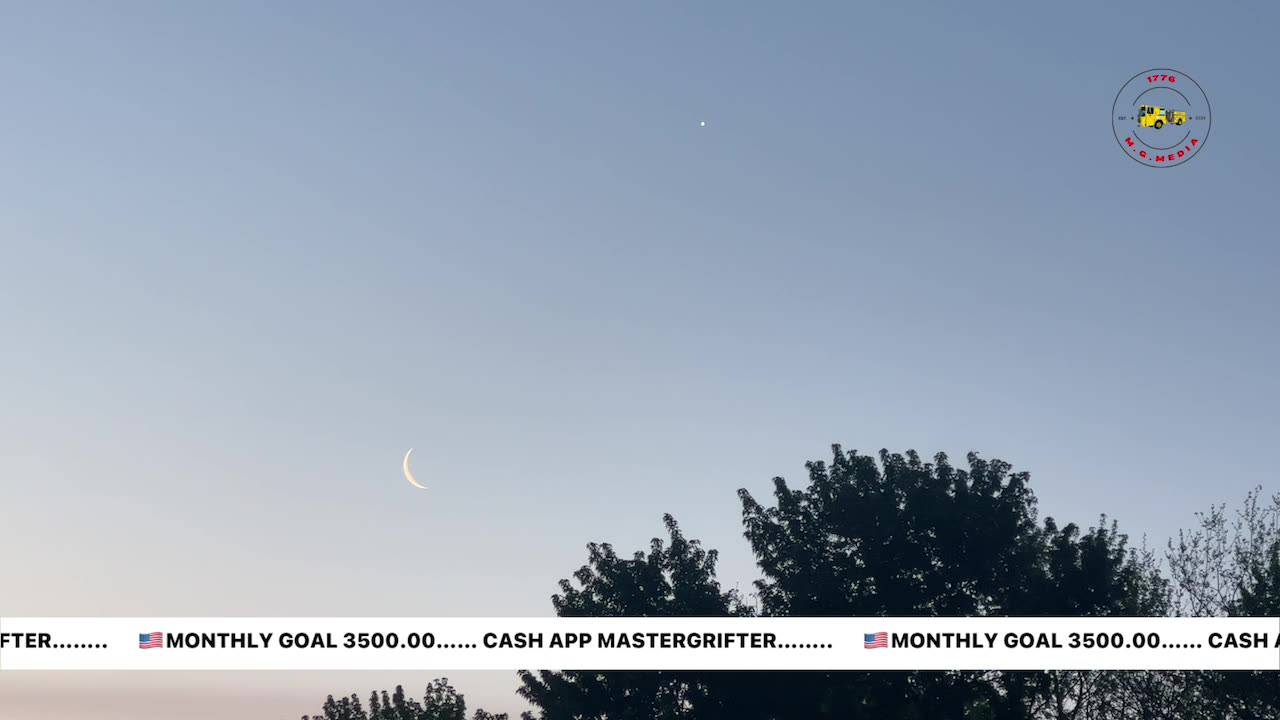 Moon and planets align to make a smiley face