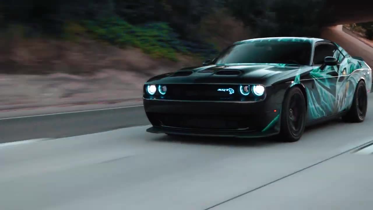 Bagged Dodge Challenger Hellcat (4k)