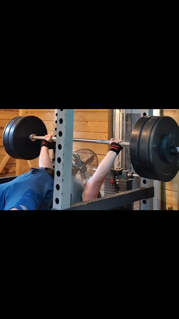 Easy 115 Kg Paused Bench Press. Felt like a warm-up!