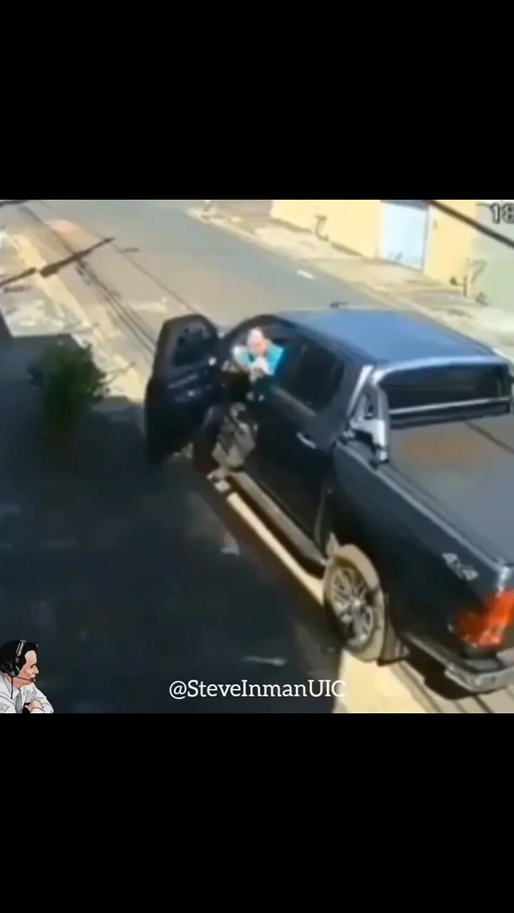 Armed man goes home while robber bleeds down the street