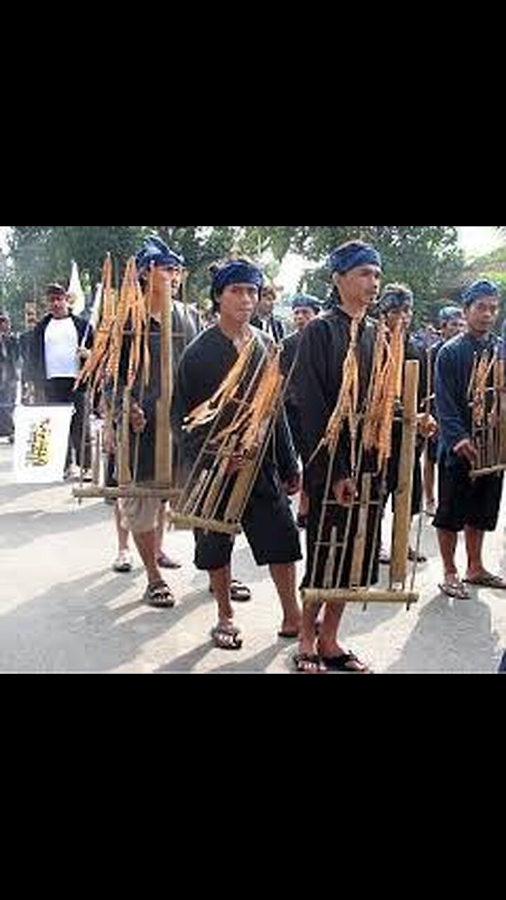 TARIAN RITUAL ANGKLUNG BADUY