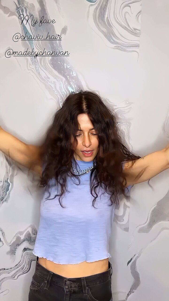 Cute clip of Sarah Shahi 😻