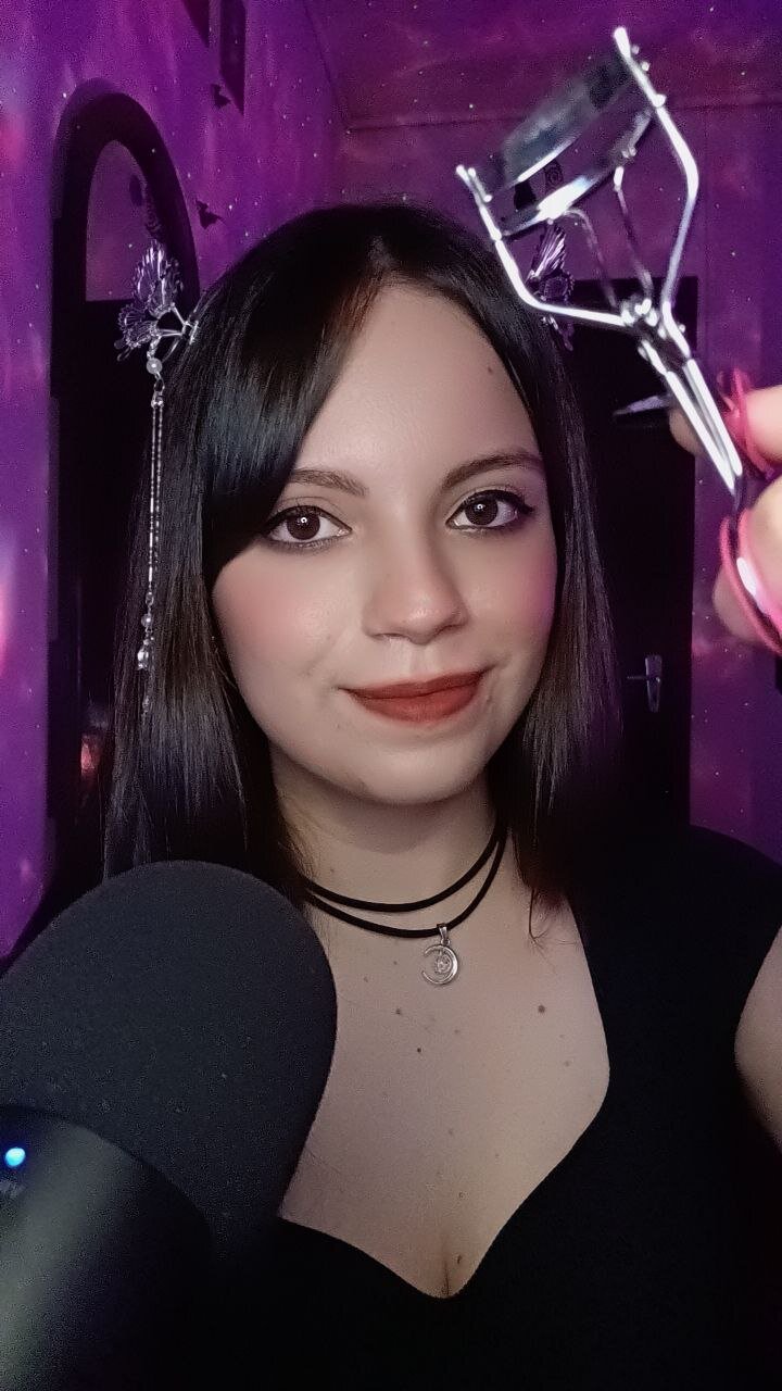 Asmr amiga faz sua maquiagem mesmo você não querendo 💄