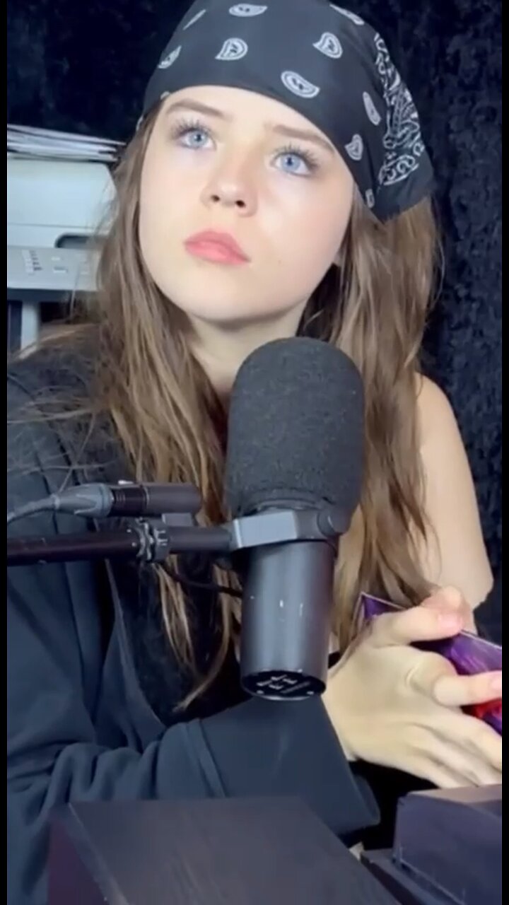 Gen Z Tries to Play a Vinyl Record - Time to Feel OLD 🤦🏻‍♂️