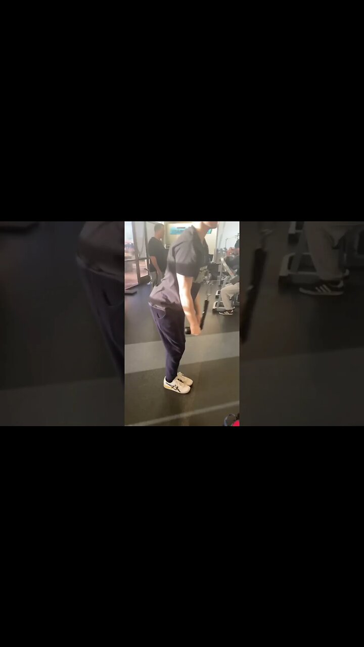 What is that?😳👀 #alexeubank #gym #trentwins #fitness #meme #feargod # ...