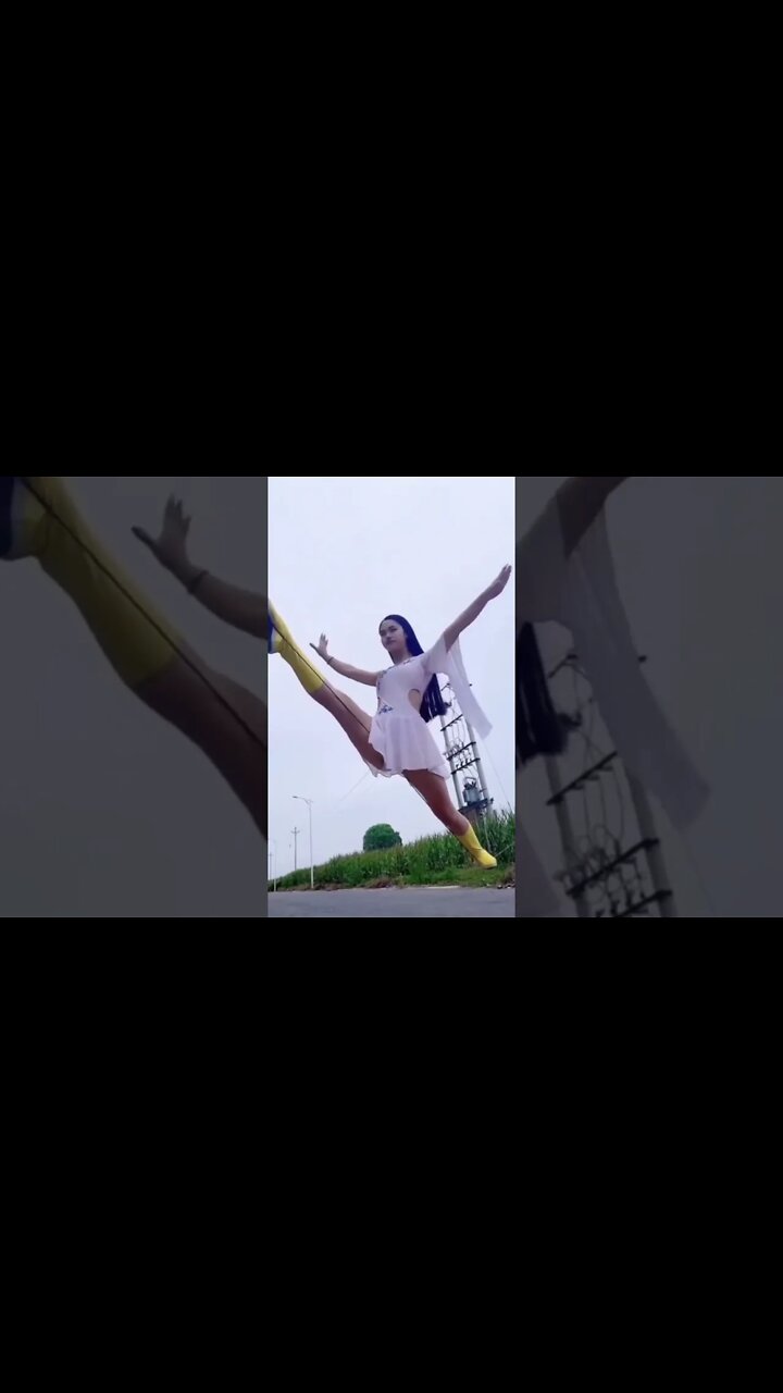 Hot Chinese Girl Does The Splits On A High Wire