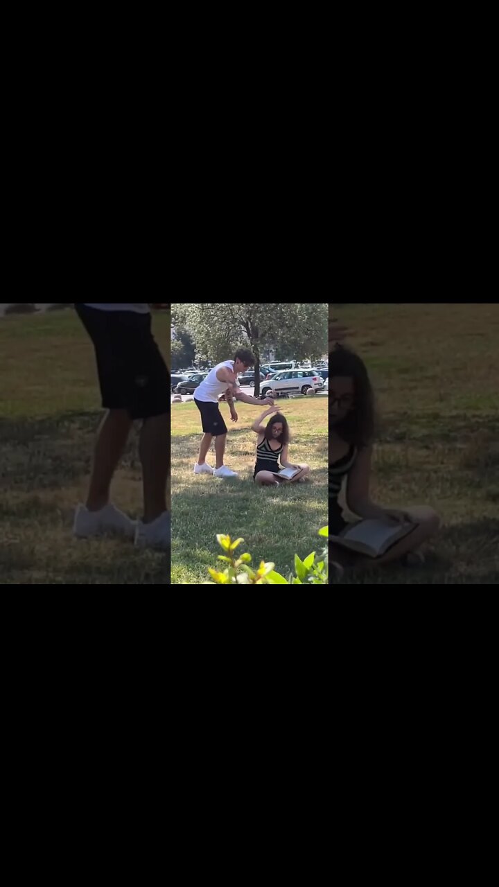 PRANK IN ITALY 🇮🇹 VIRAL PEOPLE #shorts