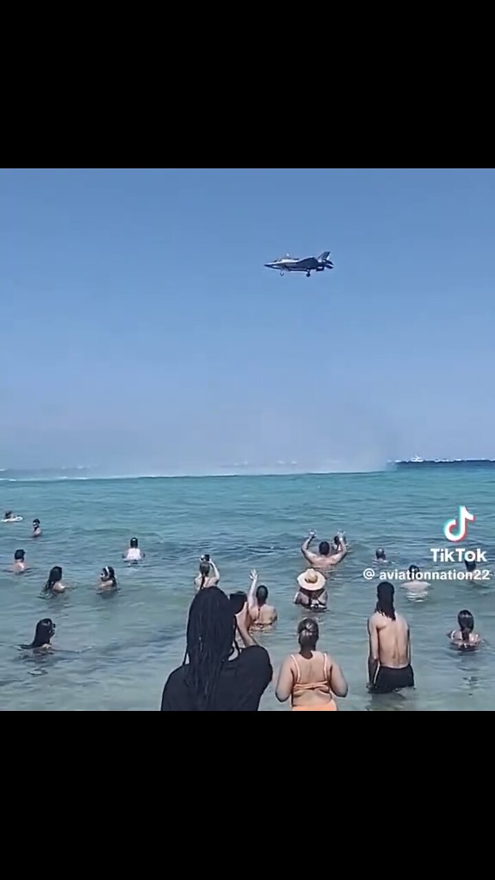 U.S. -F-35B FIGHTER JET🇺🇸🛩️⛱️🧘‍♀️🏝️🏄‍♂️🤿📸SURPRISE MIAMI BEACHGOERS🇺🇸🛩️🤽 ...