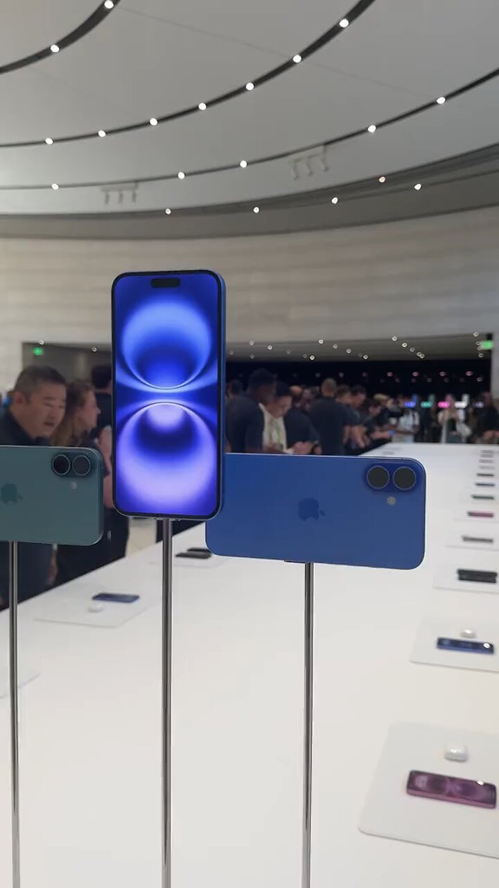 A quick first look at the iPhone 16 in all of its finishes. #hwzsg