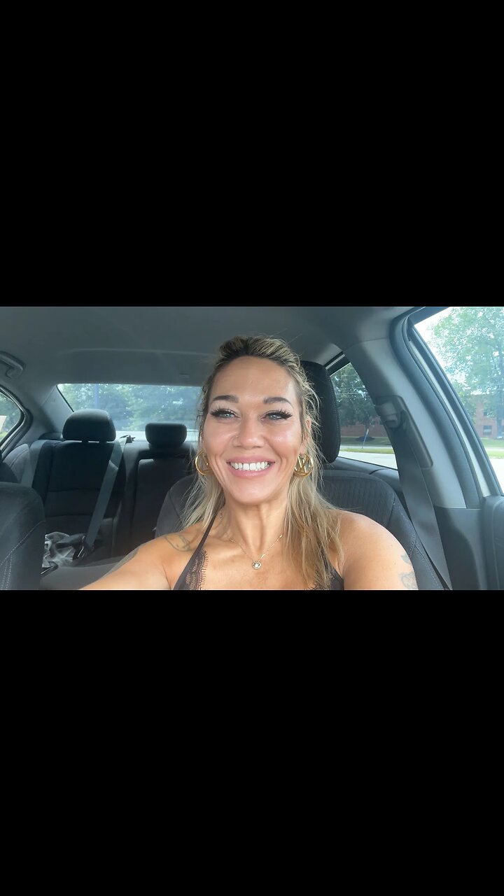 Just Jen Reacts is going live!