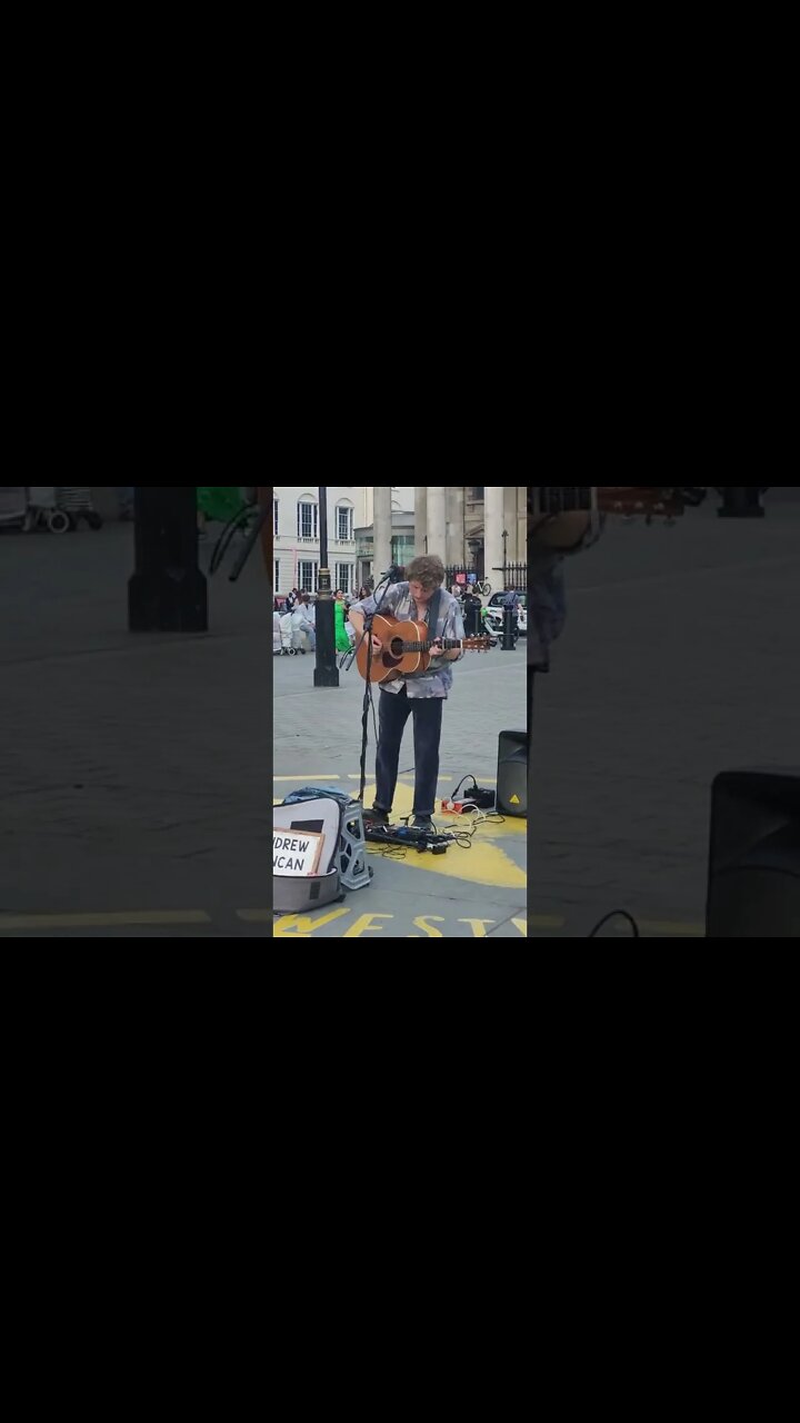 Andrew Duncan The singer from Scotland sings everything #busker