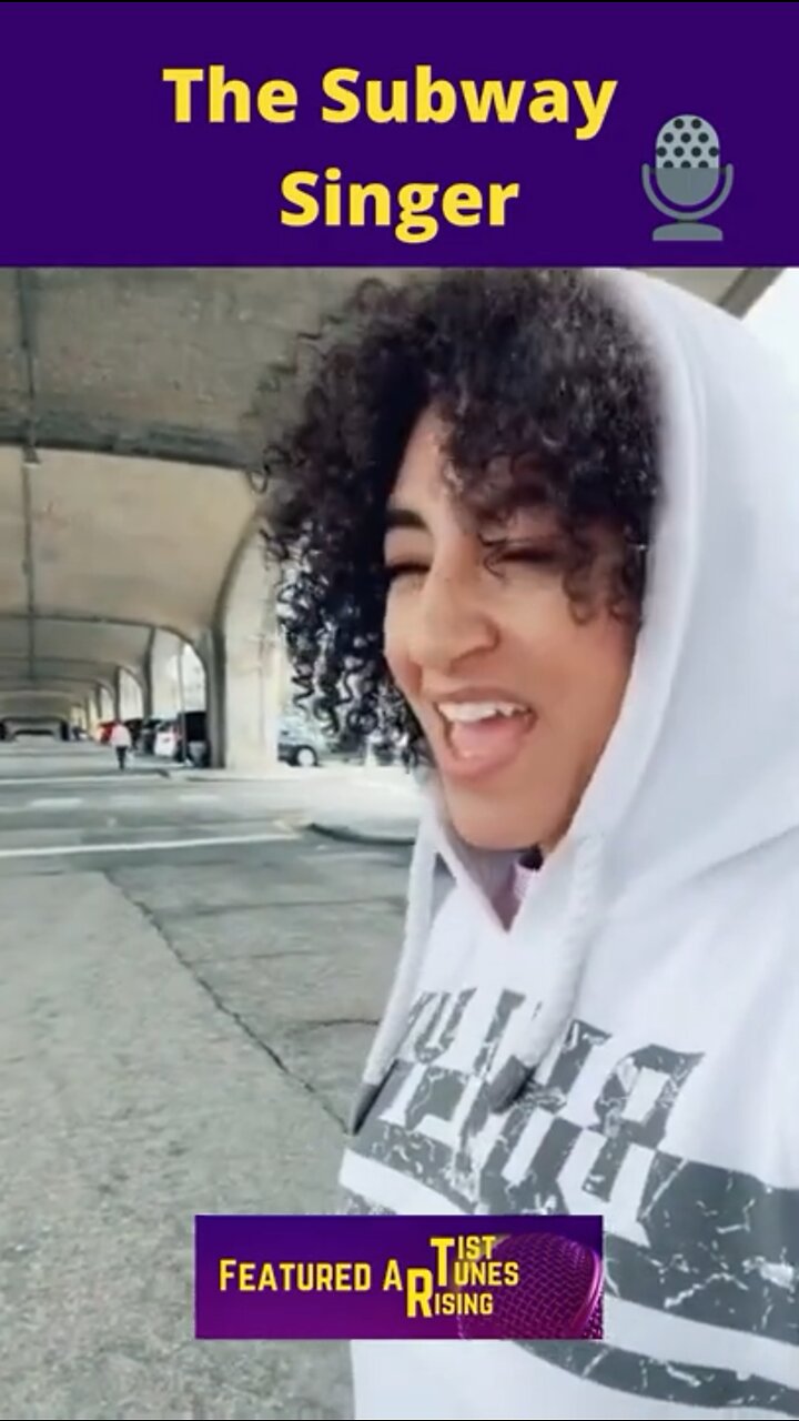 She is the Subway Singer 🎙
