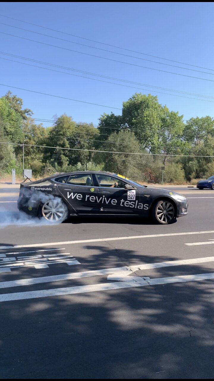 Tesla leaving a car meet goes wrong