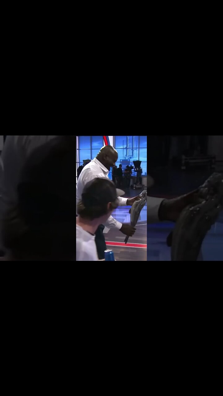 When Shaq Threw A Fish At Charles Barkley 😂