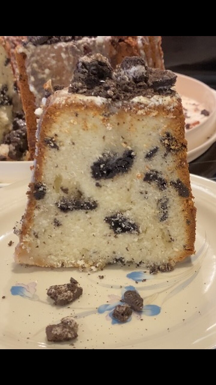Cookies and Cream Pound Cake