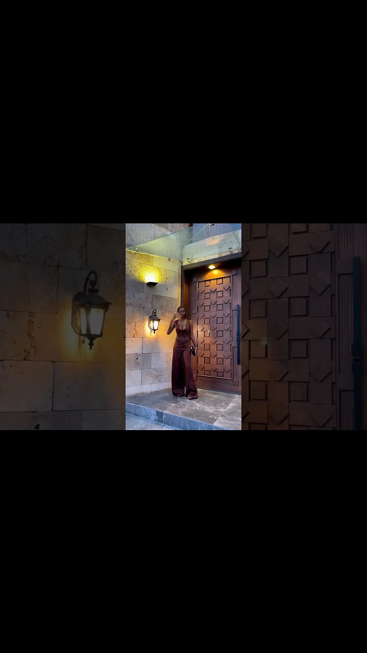 Tensions mount as the three protagonists shape in a triangular cinema ...