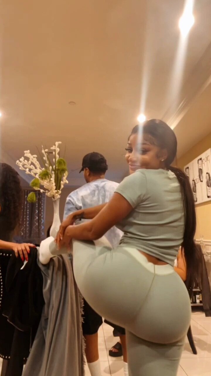 Jai Nice Twerking in green legging