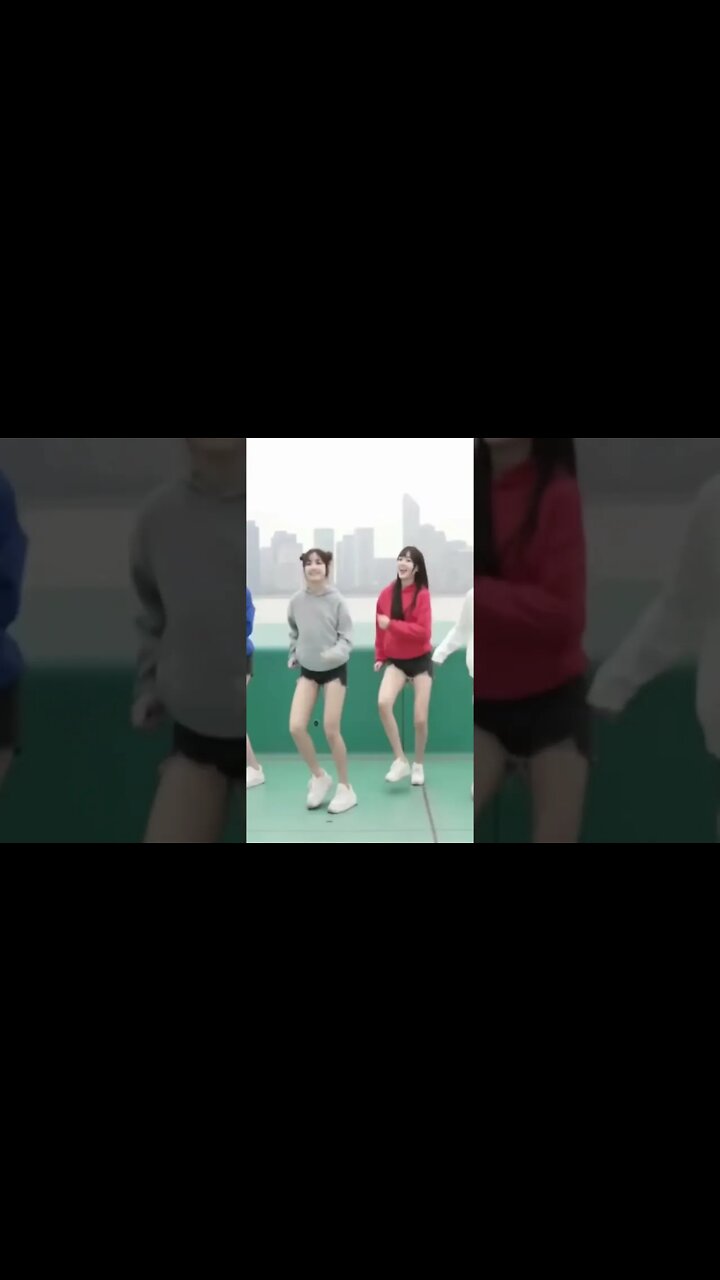 Chinese Girls Love To Show Off Their Dancing Skills By A Huge River 2163