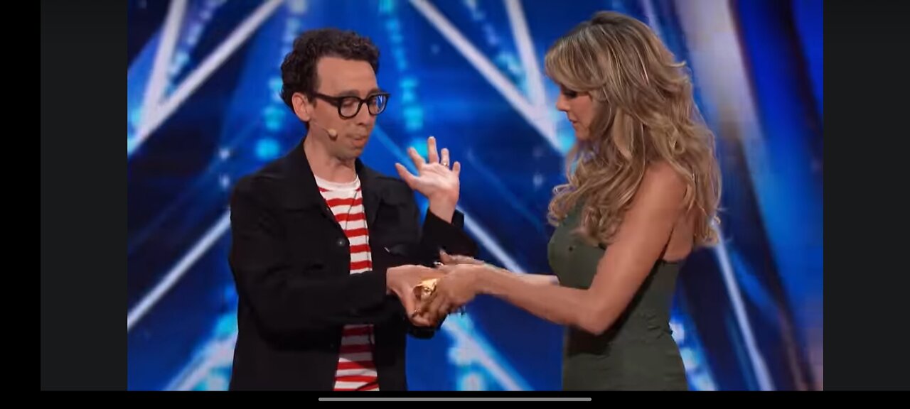 🥰Heidi Klum and Sofia Vergara join Jonathan Burns on Stage for a ...