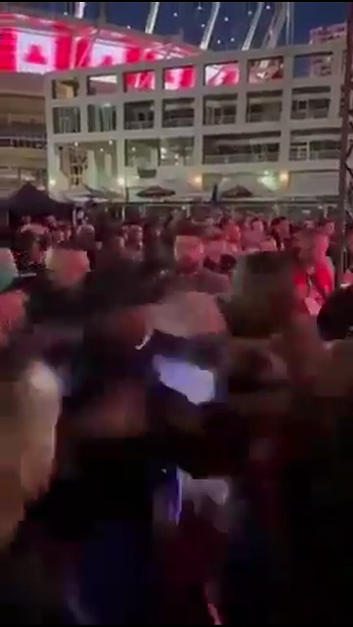 VIDEO: Rapper Rick Ross and his entourage were attacked following his ...