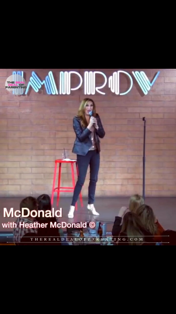 Comedian collapses live on stage right after sharing her boosted status 💔