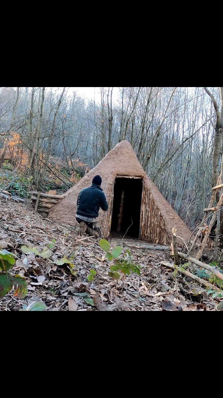Building a hunter hut with a fireplace - bushcraft shelter from wood ...