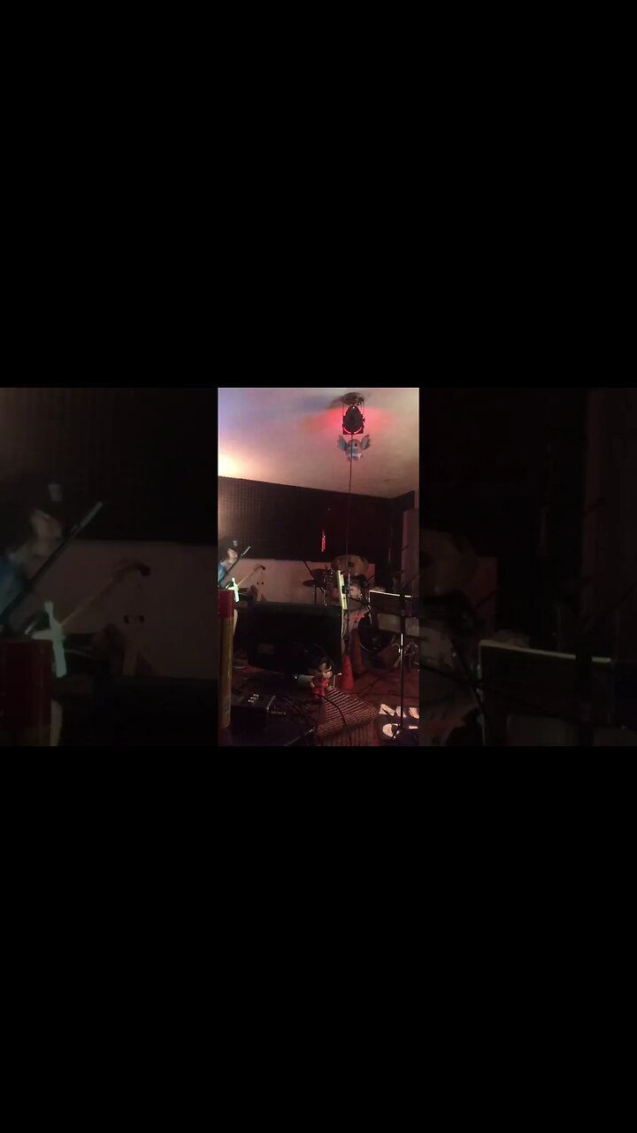 New song outro into Him Hawwin'