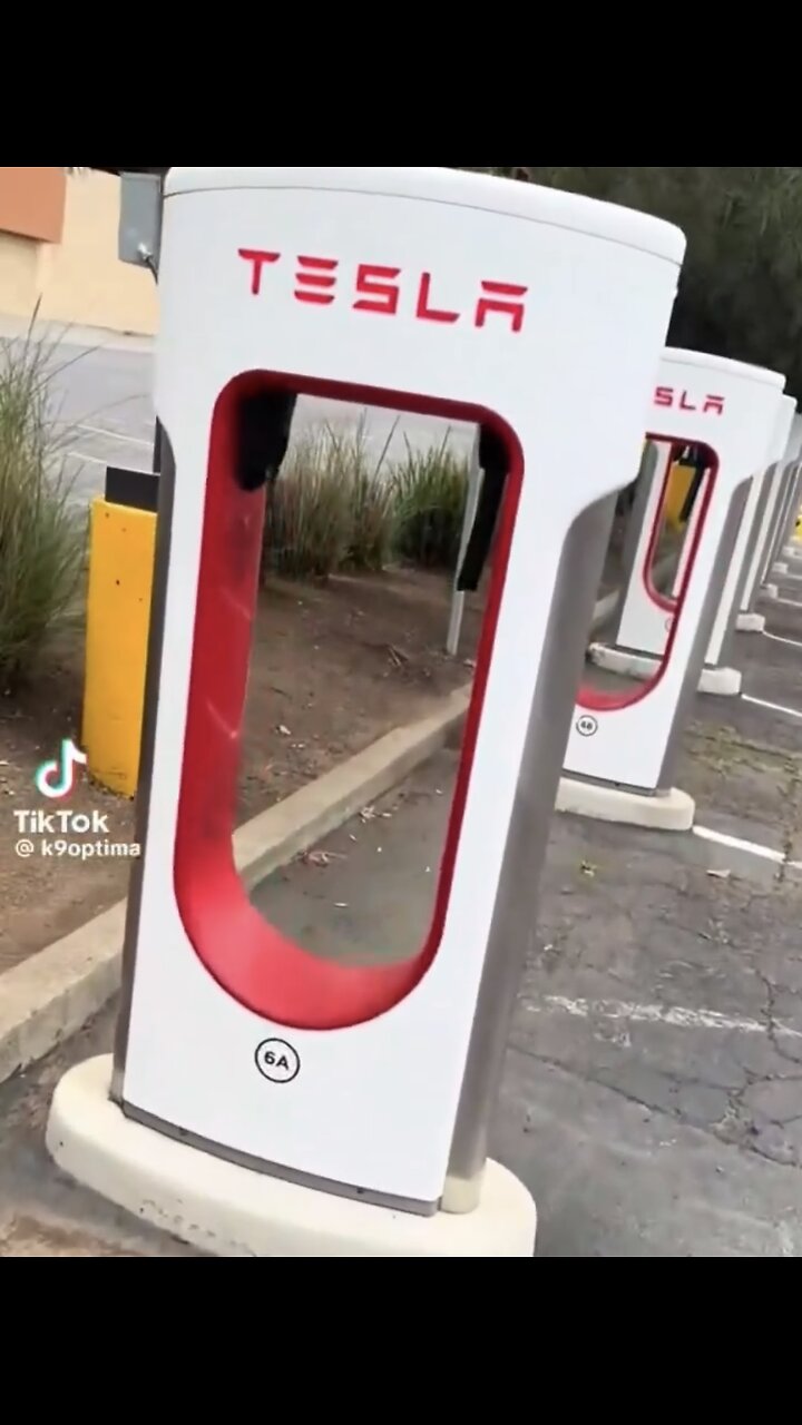 THIEVES CUT TESLA EV CHARGING CABLES🚏🚗🔌👨‍🔧🔋TO STEAL COPPER WIRE🚏🚙🔌🧑‍🔧🔋🚏💫