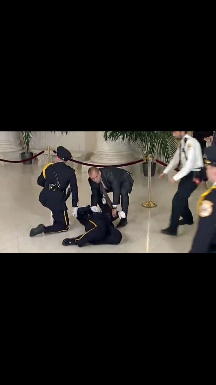 Honor Guard Collapses At Memorial For Justice Sandra Day O’Connor