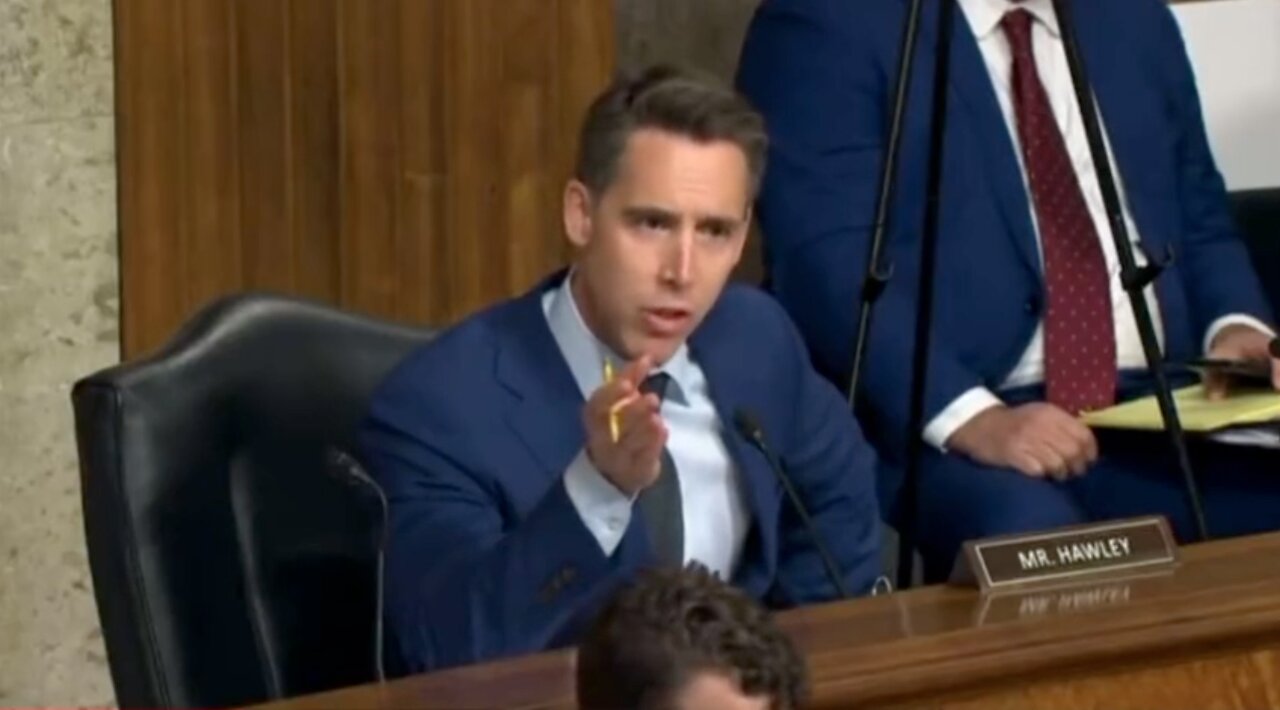 Senator Josh Hawley (R-MO) Rips DHS Director of Refugee Resettlement ...