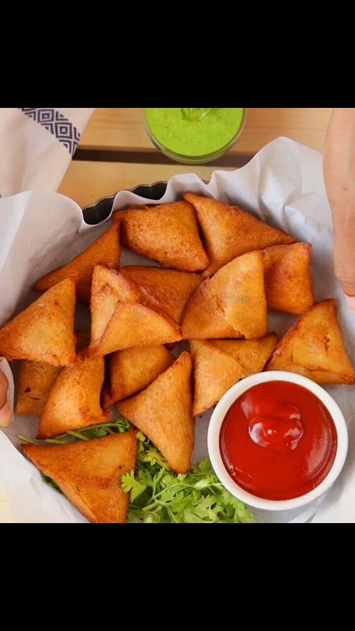 Cheesy pizza samosa recipe, 10 मिनट में, बिना आटा गुथे बनाएं ढेर सारे समोसे