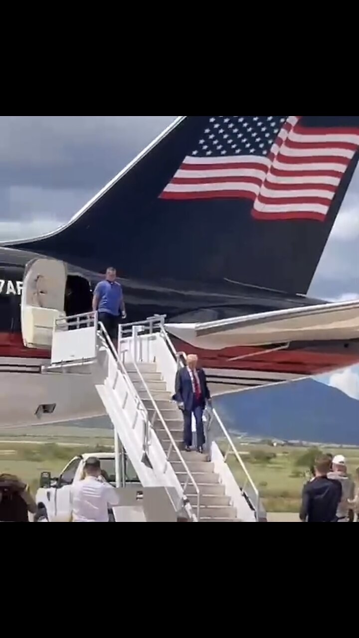 TRUMP ️🇺🇸🥇🪽ARRIVES IN ARIZONA🤍🇺🇸🏅🪽🛬TO VISIT SOUTHERN BORDER💙🇺🇸🏅🪽🚧⭐️