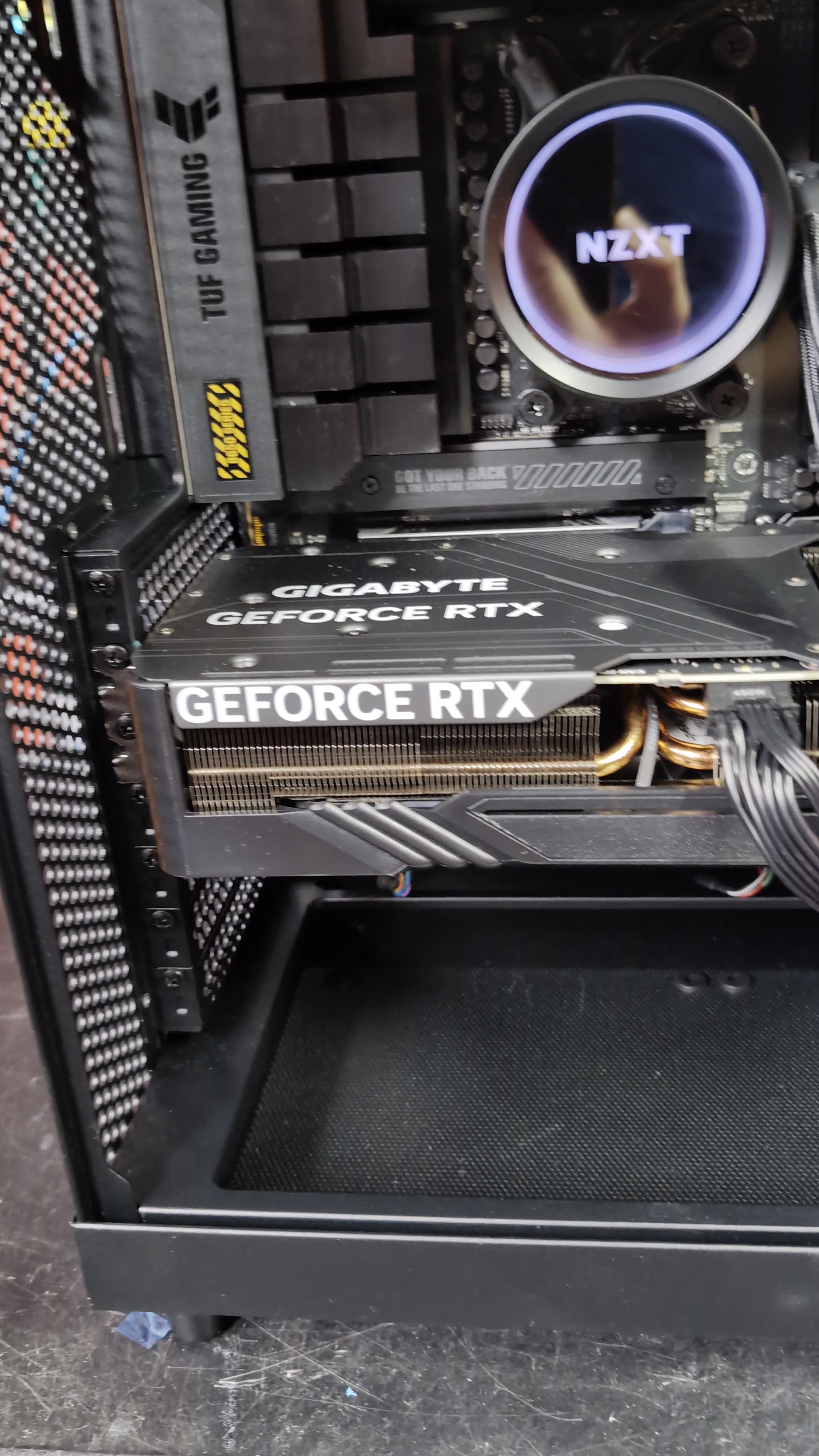 Box Complete! Ryzen 7800X3D RTX 4070 Ti Super NZXT H6 Flow!