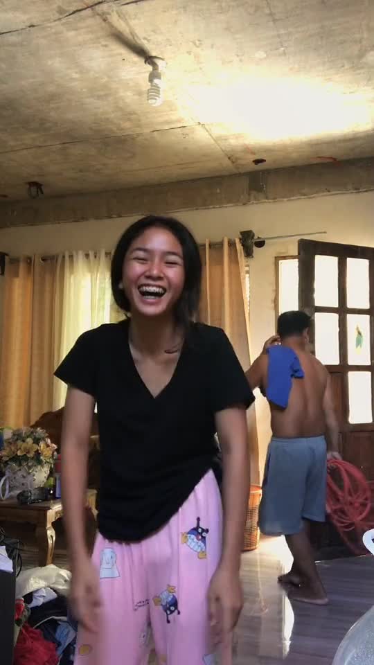 beautiful girl do the drumming hands challenge tiktok