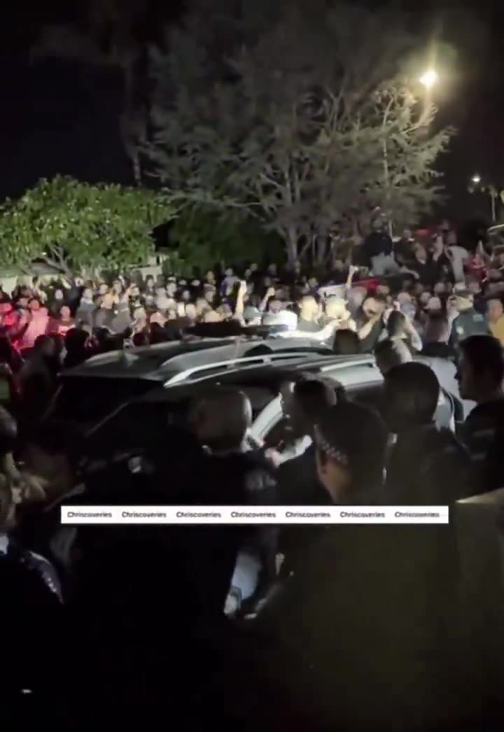“Bring him out!” A crowd of over 5000 angry Australian Christians ...