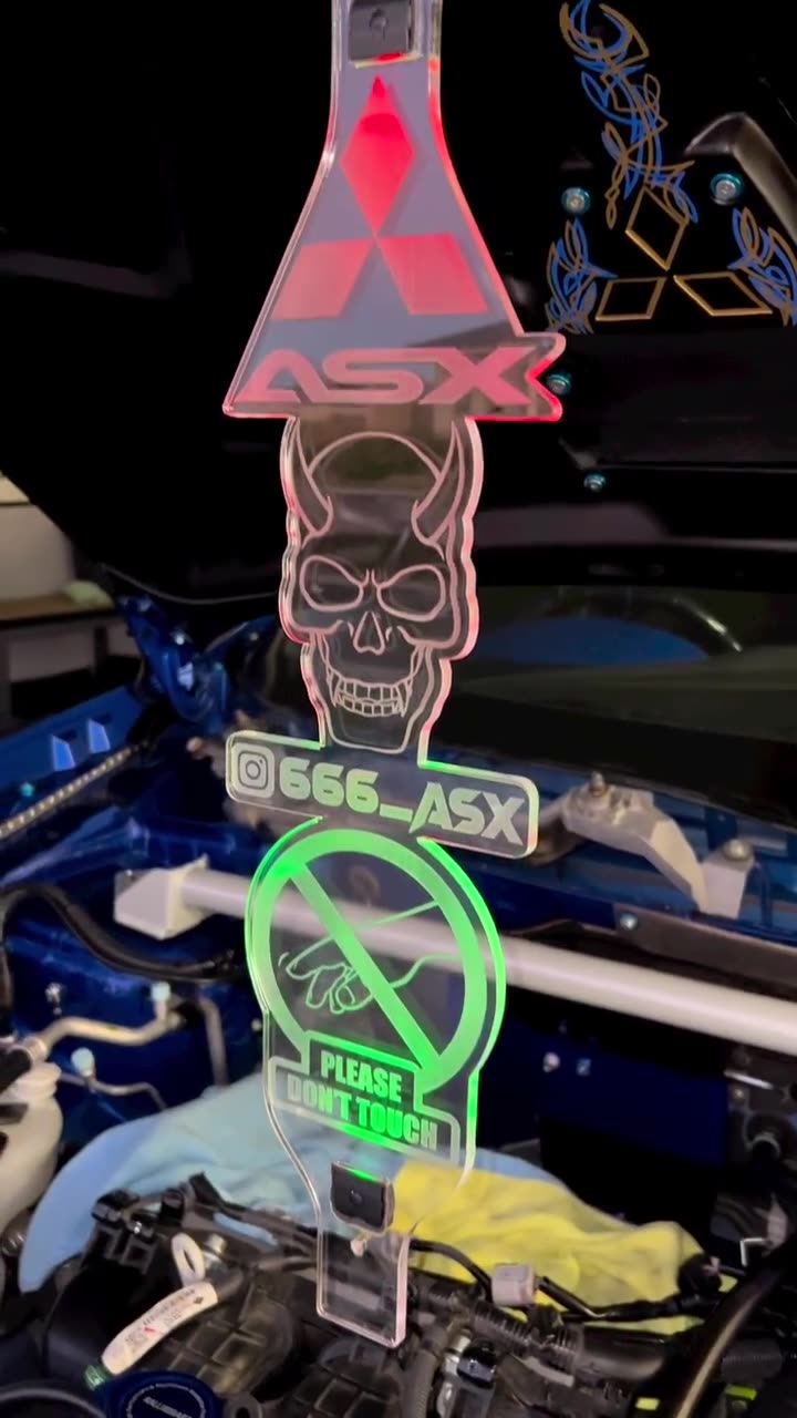 The first showcase of the new Car Bonnet/Hood LED Light-Up Holder. 💡🌈