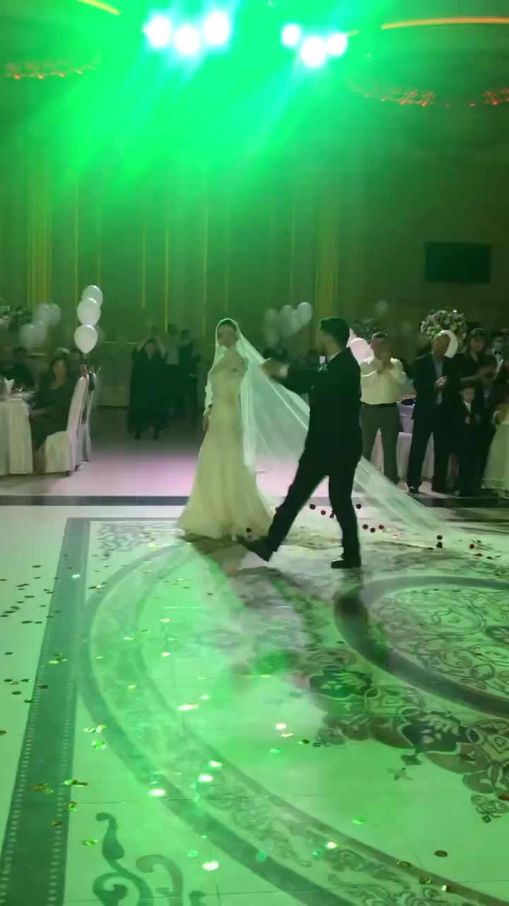 Russian bride dances Armenian wedding dance