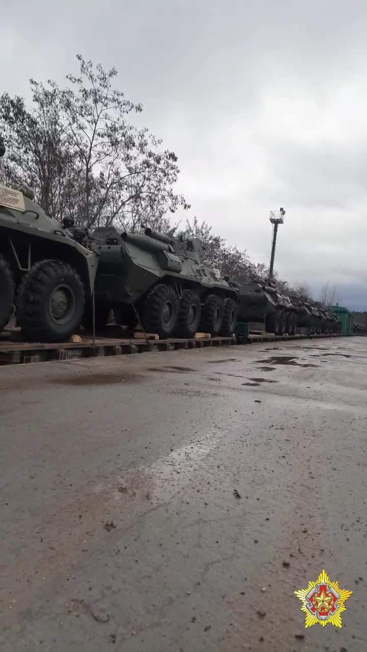A batch of new BTR-82A, BTR-80K, armored medical and recovery vehicles