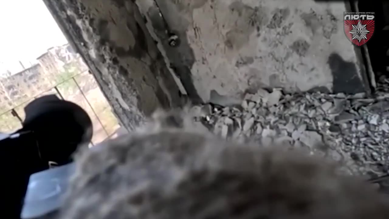 Incredible Footage of a Ukrainian Raid on Remaining Russian Soldiers in ...