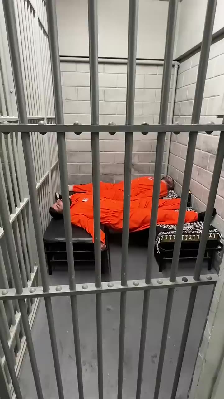 Making A Crusted Chicken In Jail, #Prison Breakout Style