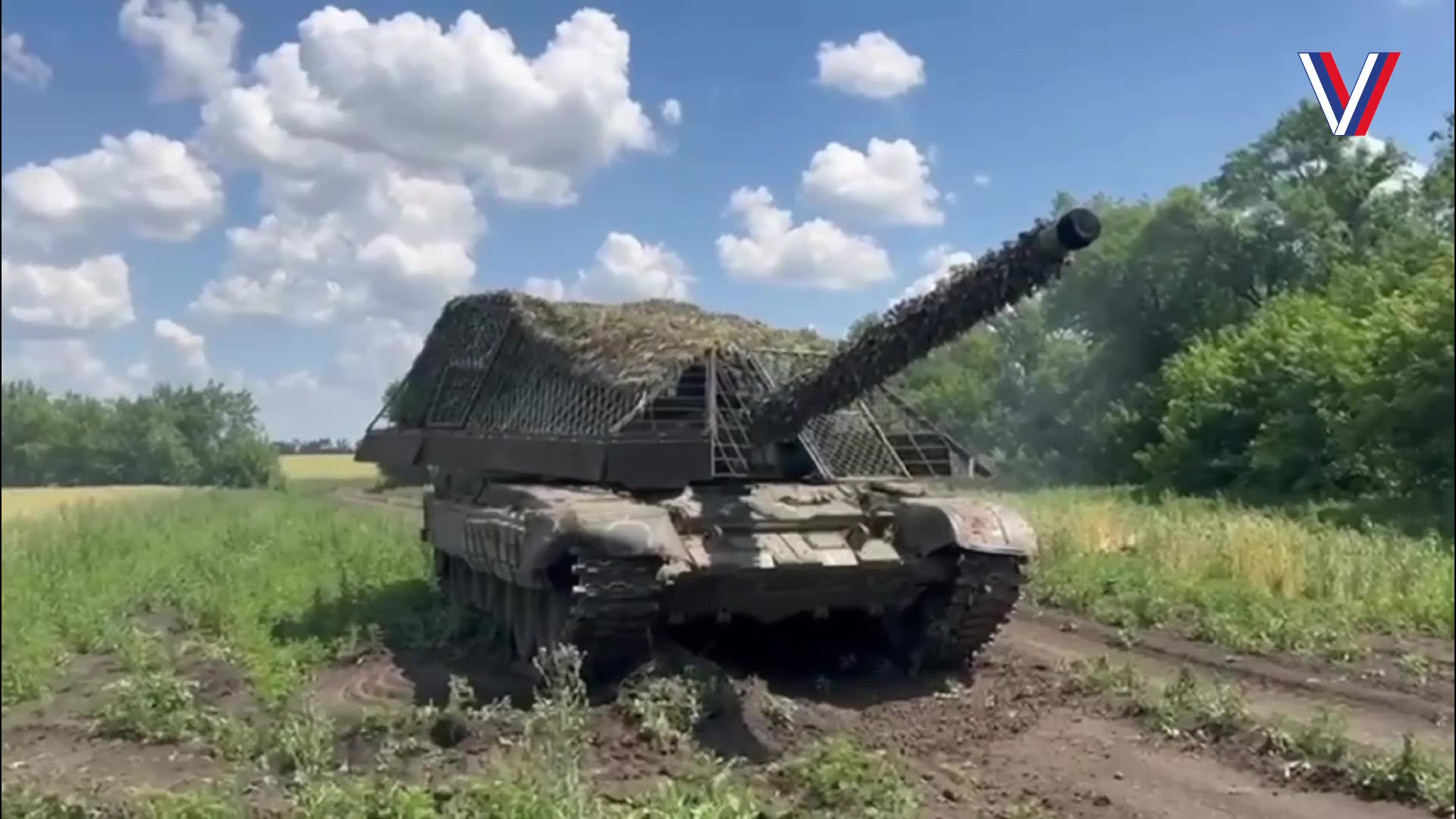 Russian T-72 Tank crew shows off their new turret protection against ...