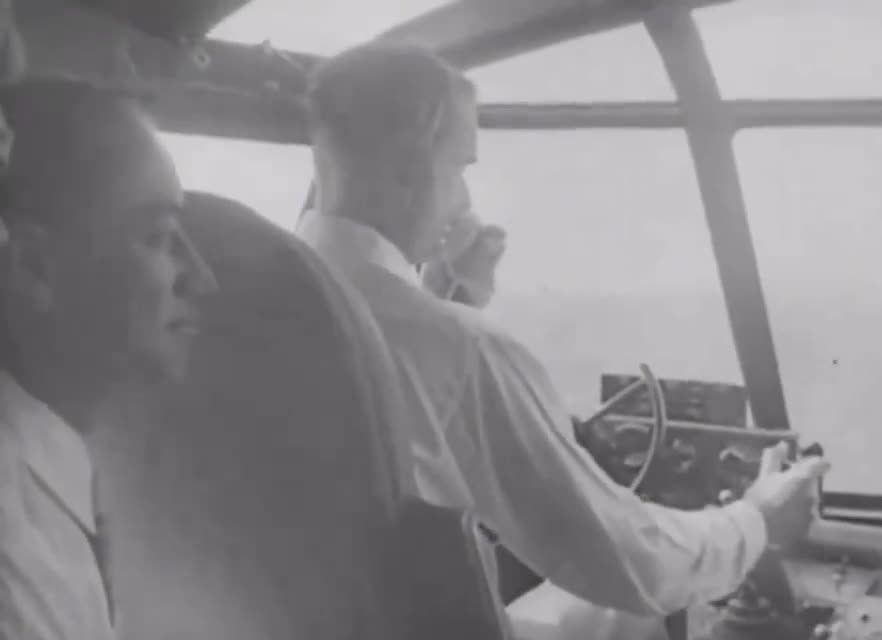 Rare footage of Howard Hughes' "Spruce Goose" plane during its first ...