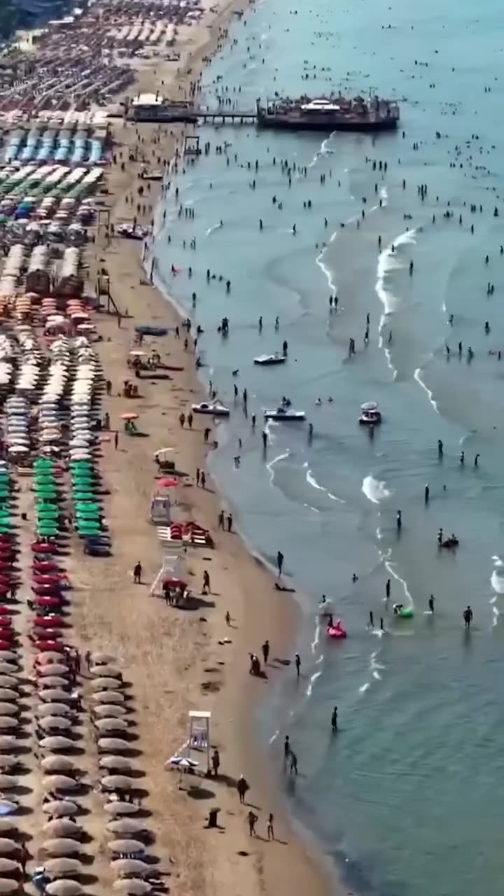 Rama publikon videon, plazhet e Durrësit plot me pushues