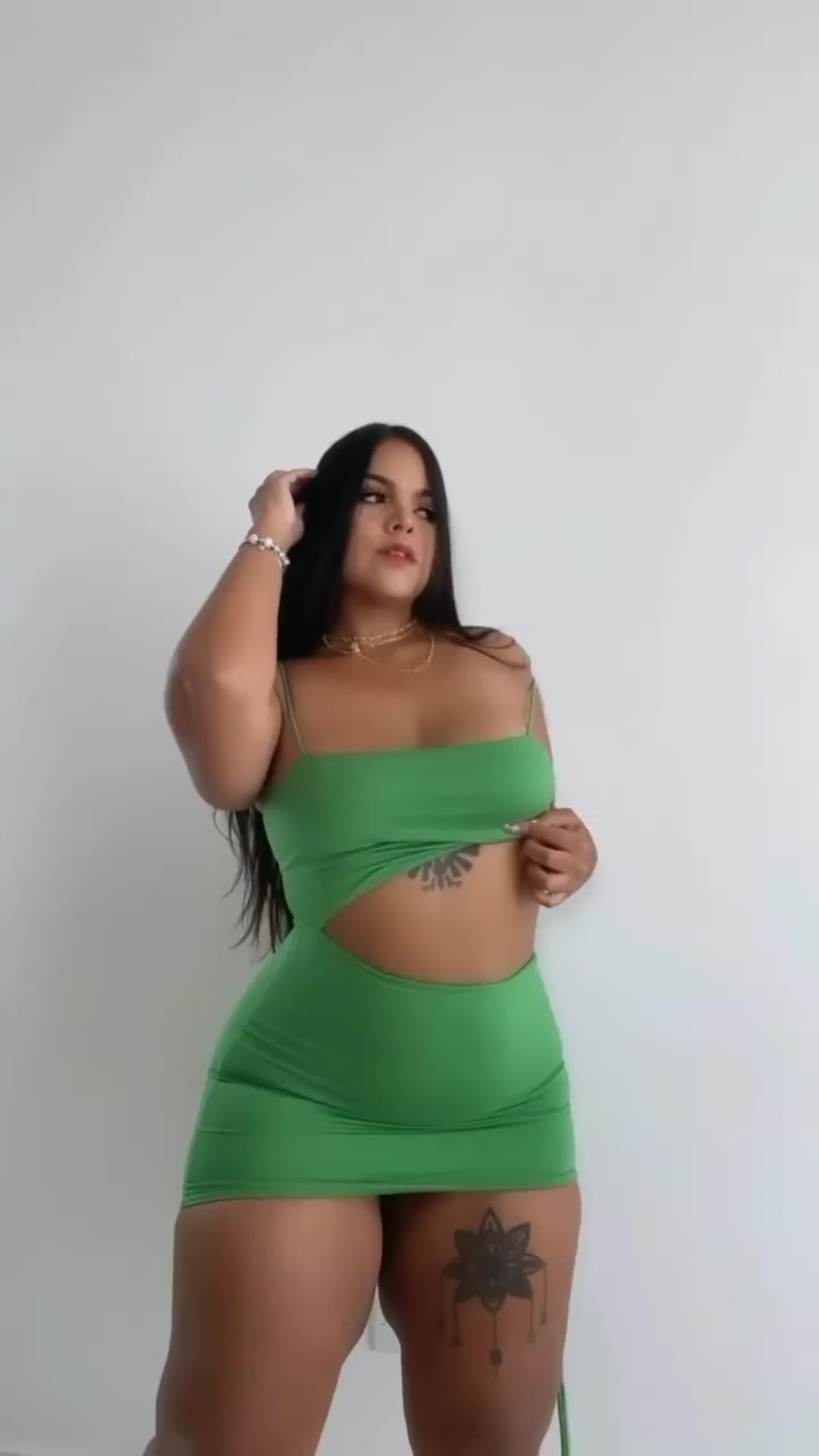 Gracie Bon 🇵🇦 | Plus Size Curvy Model | Panamanian Fashion Model Biography | Insta Model Wiki