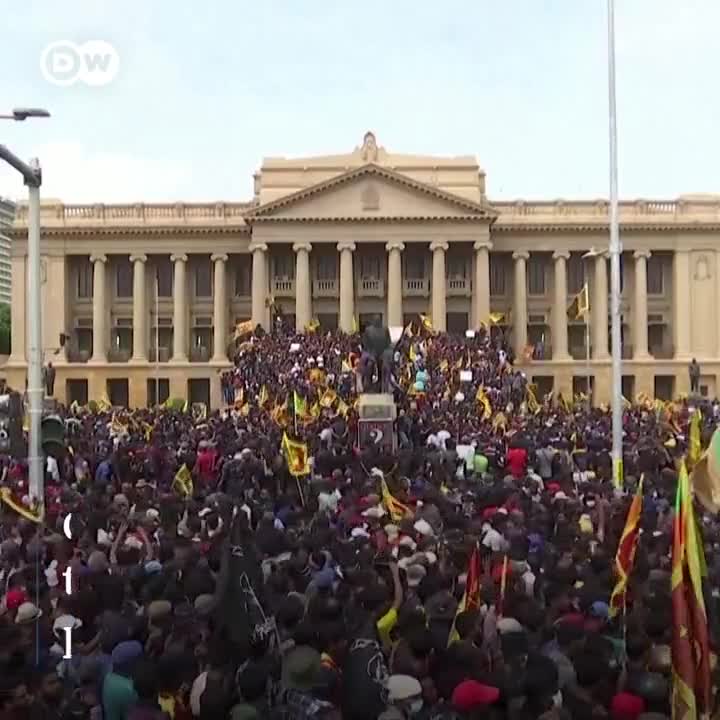 Sri Lanka: Protesters storm Presidents residence during massive protests