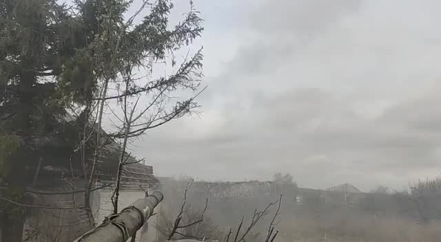 The DPR tank hits the fortified area of the Armed Forces of Ukraine