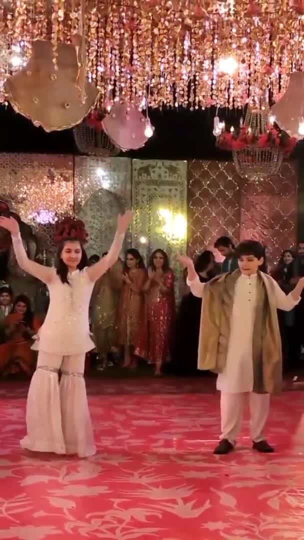 Pakistani Local Wedding Cute Girl & Smart Boy Dance Video
