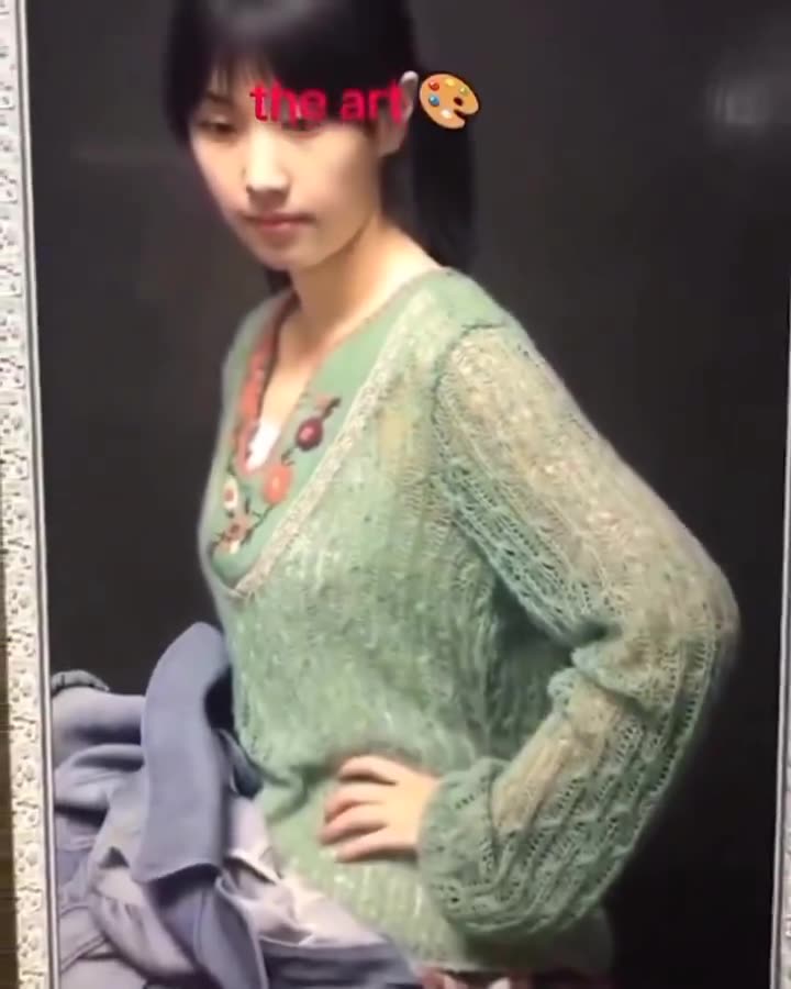 Ling jun is a Chinese painter who creates hyper- realistic painting. 👏